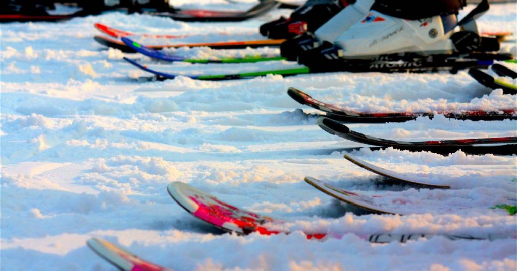 Short vs Long Skis - What's the Difference? - Adventure Skier
